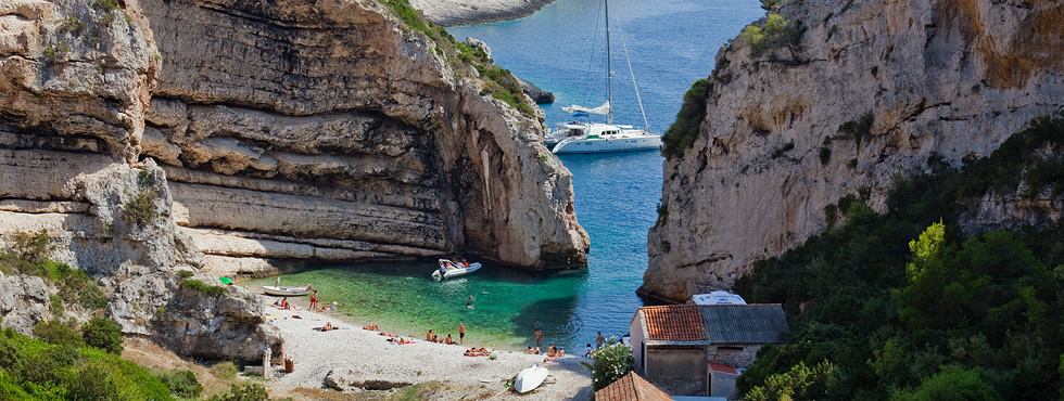 Rent-it-all – The Dubra Apartments – Komiža, island of Vis